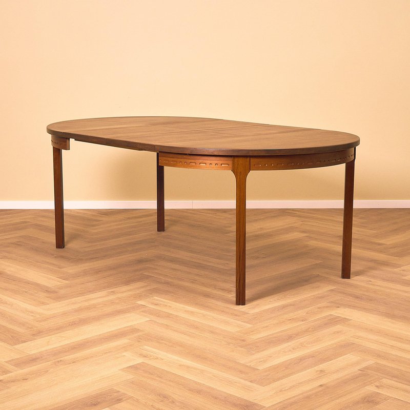 Swedish Round Dining Table in Walnut by Nils Jonsson for Troeds, 1950 ...