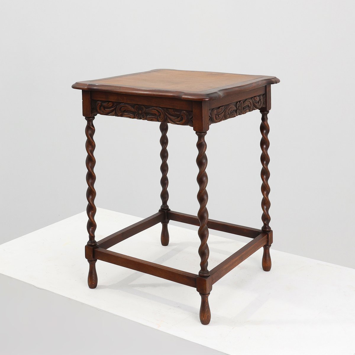 Antique French Oak Side Table, 1900s for sale at Pamono