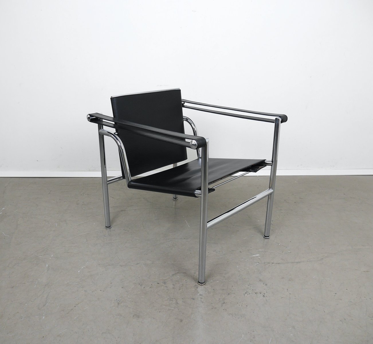 Chaise LC 1 en Acier Tubulaire par Le Corbusier, Pierre Jeanneret & Charlotte Perriand pour ...