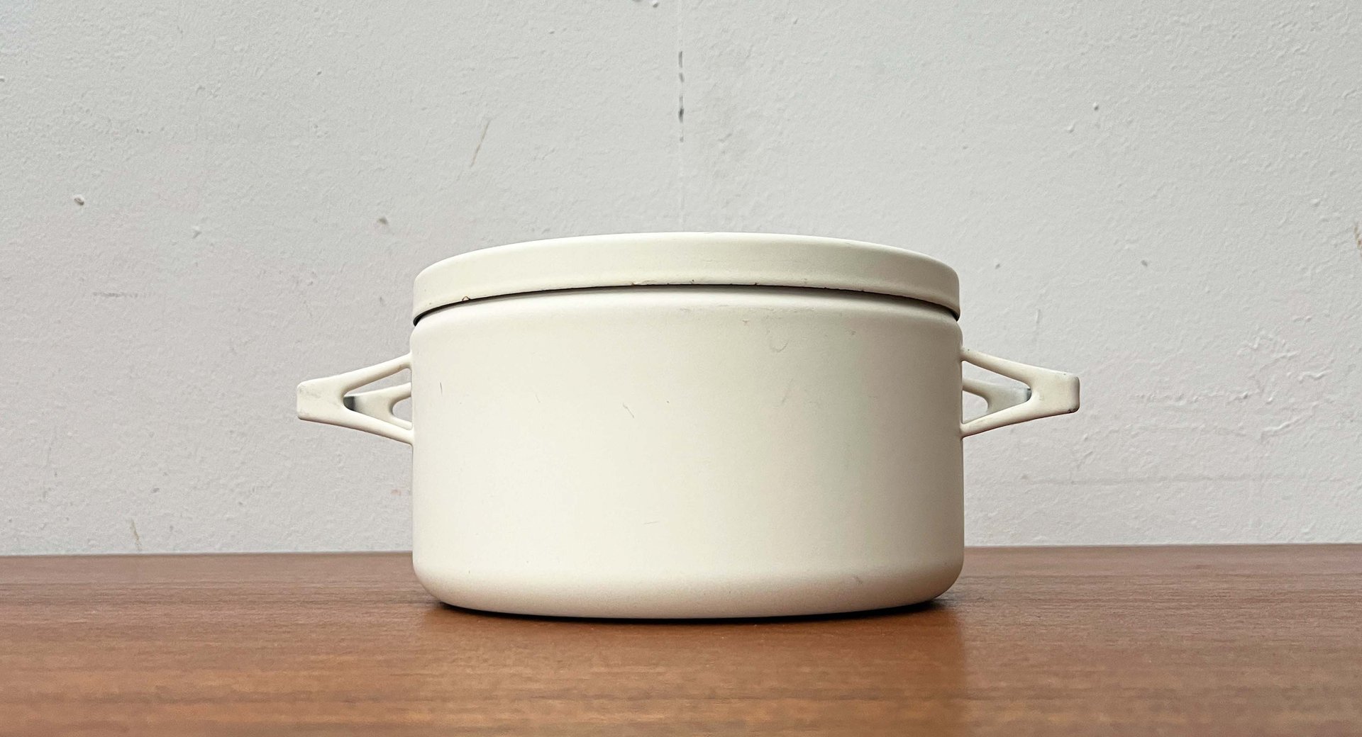 Mid-Century Modern White Minimalist Enamel Pot by Seppo Mallat for ...