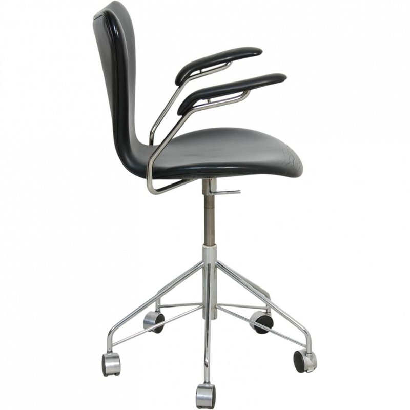 Model 3217 Office Chair in Patinated Black Essential Leather by Arne ...