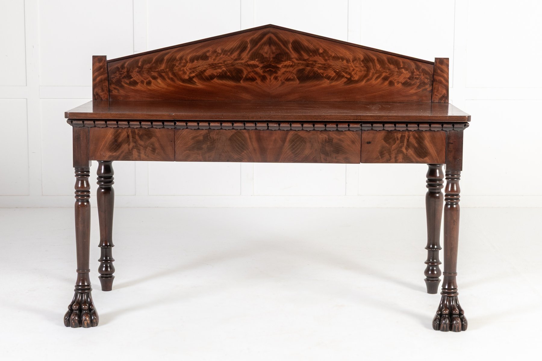 19th Century English Regency Mahogany Serving Table for sale at Pamono