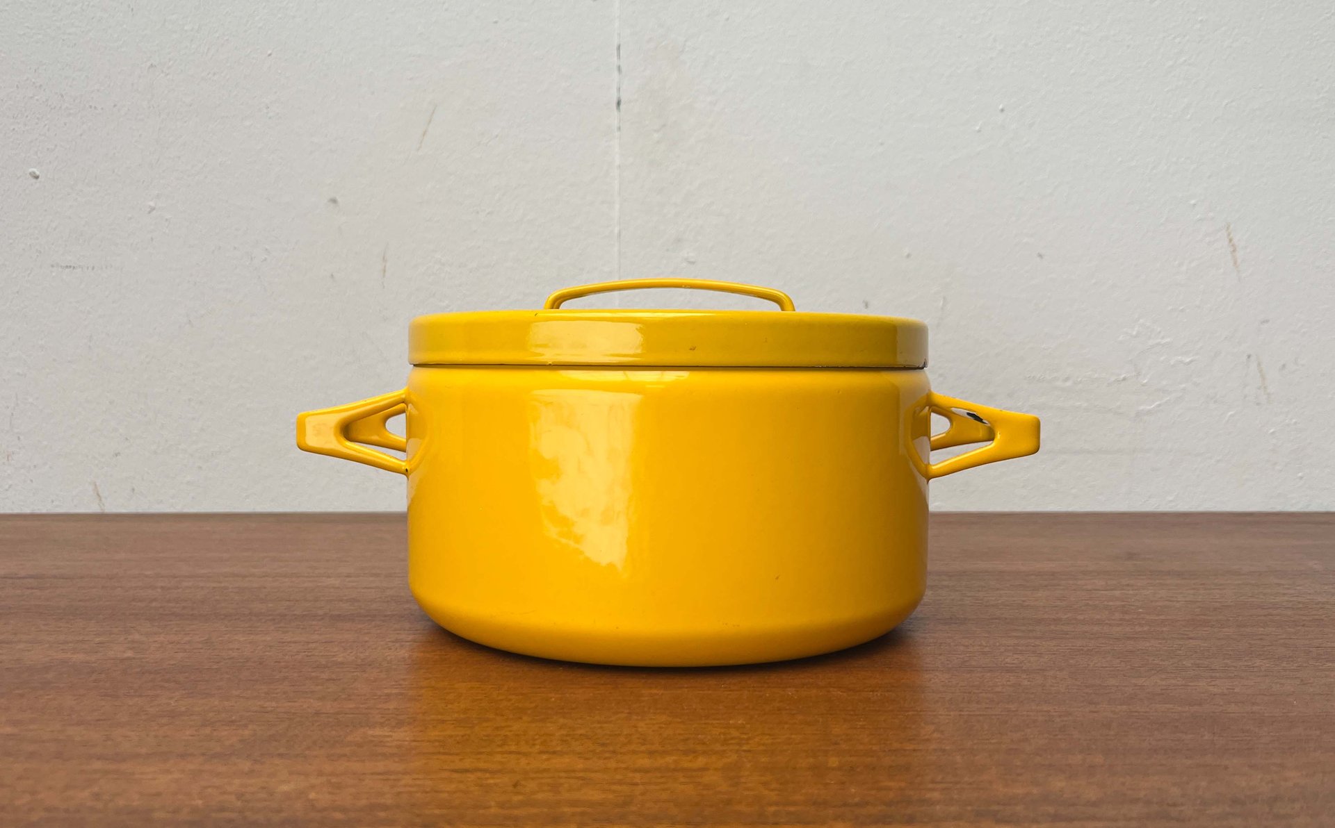 Mid-Century Modern Yellow Minimalist Enamel Pot by Seppo Mallat for ...