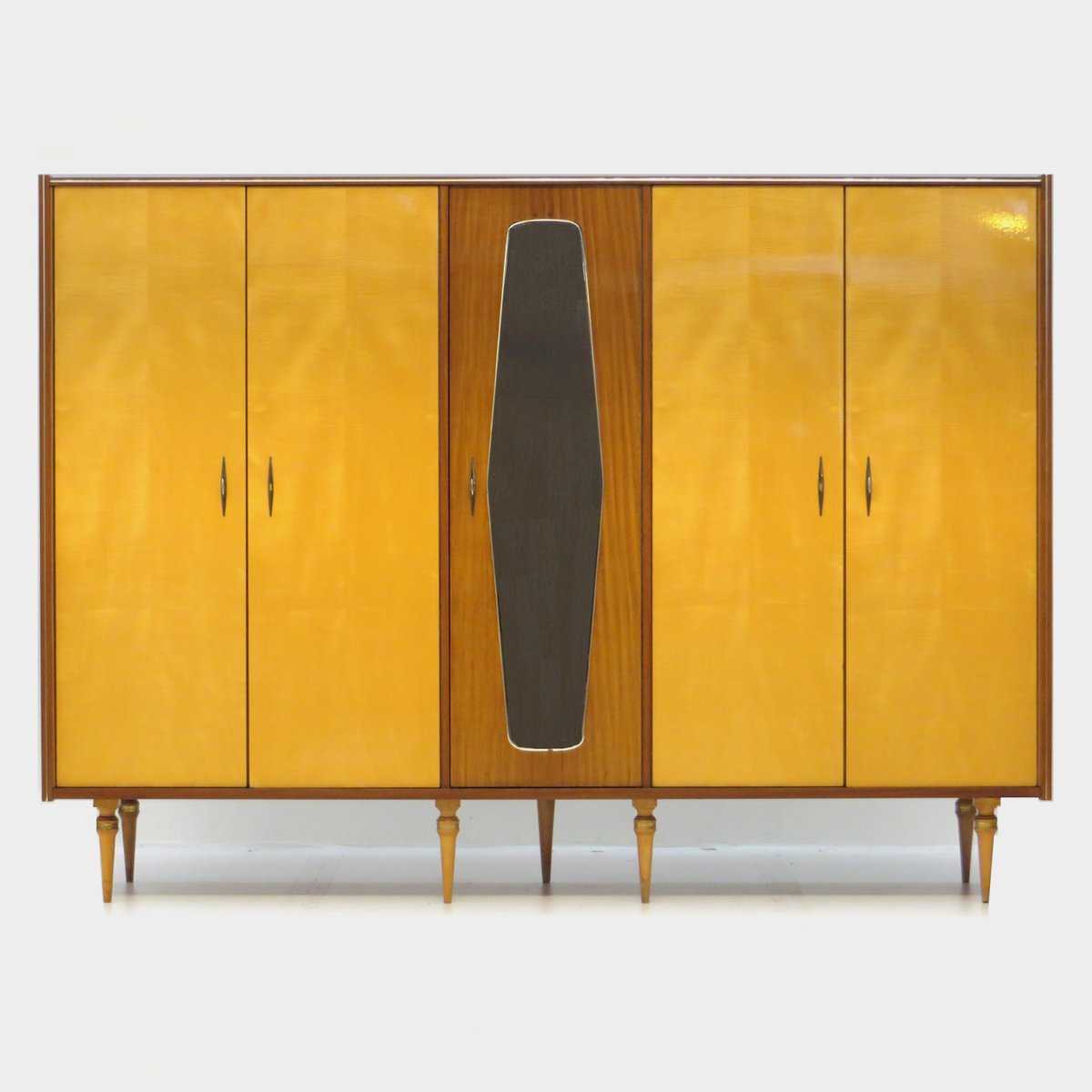 Fabelhafte Kleiderschrank Mid Century Fotos