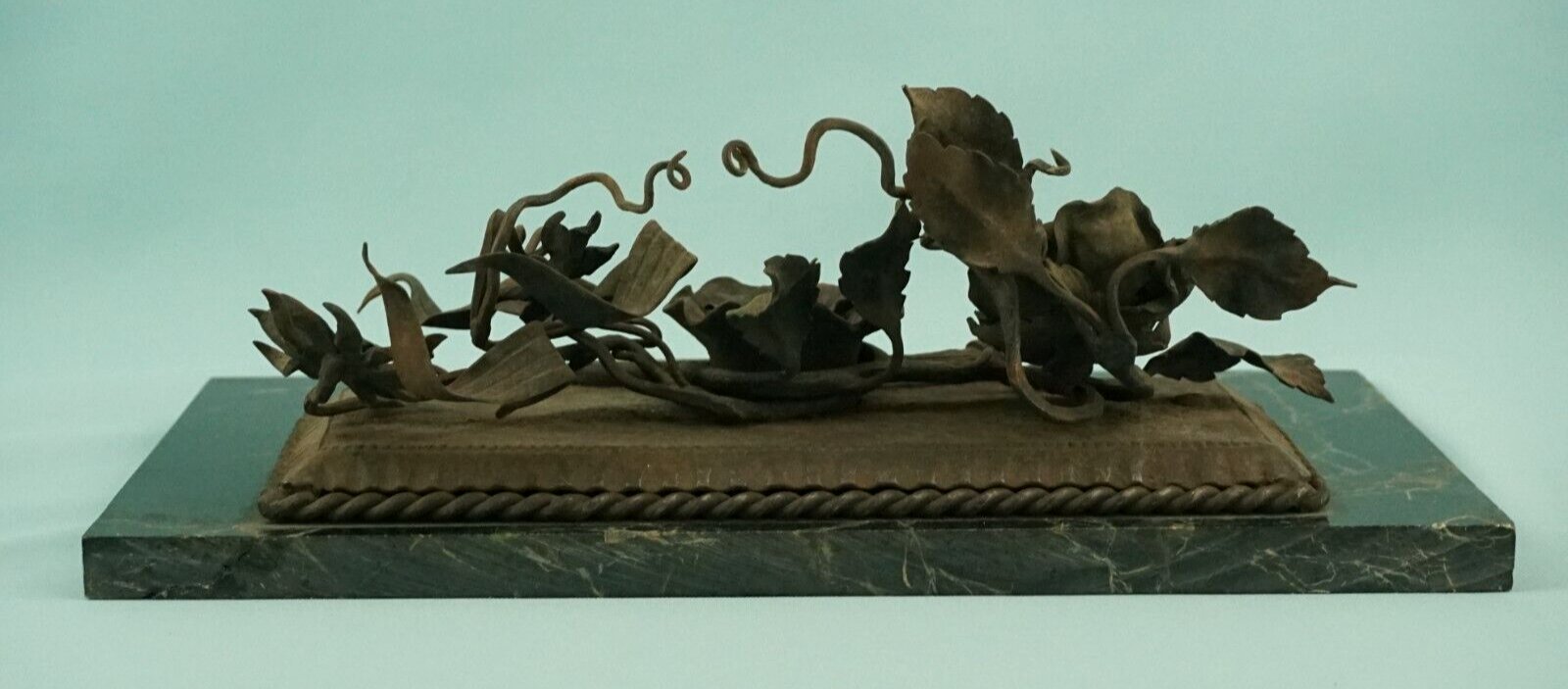 Calamaio antico Art Nouveau in ferro battuto, fine XIX secolo in ...