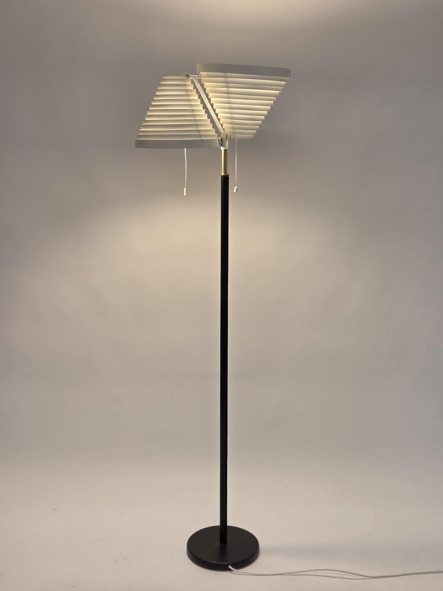 Lampadaire A810 par Alvar Aalto pour Valaistustyö, 1960s en vente sur ...