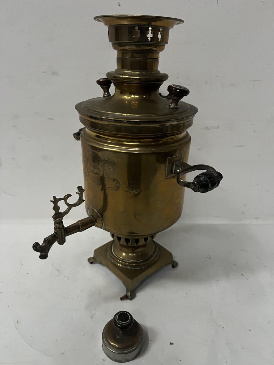 Samovar antico in rame giallo, Russia, inizio XIX secolo in vendita su ...