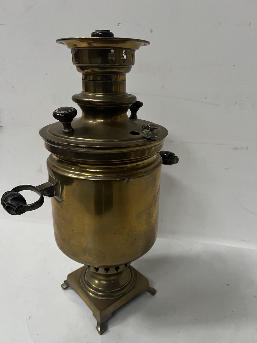 Samovar antico in rame giallo, Russia, inizio XIX secolo in vendita su ...