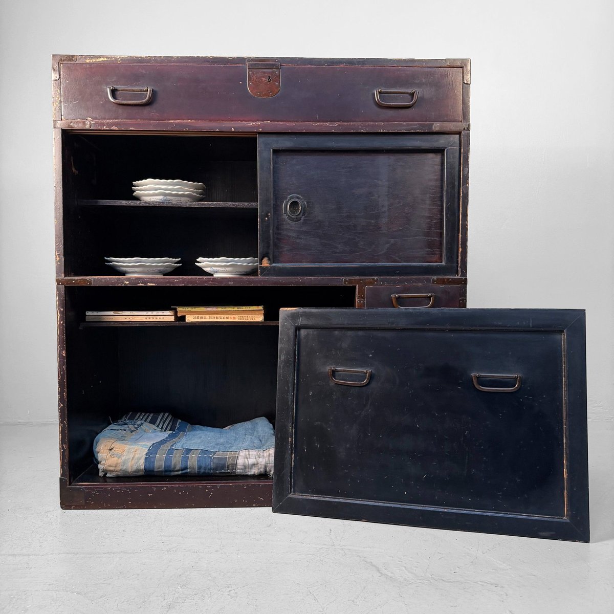 Japanese Mizuya Tansu Storage Cabinet, 1900s for sale at Pamono
