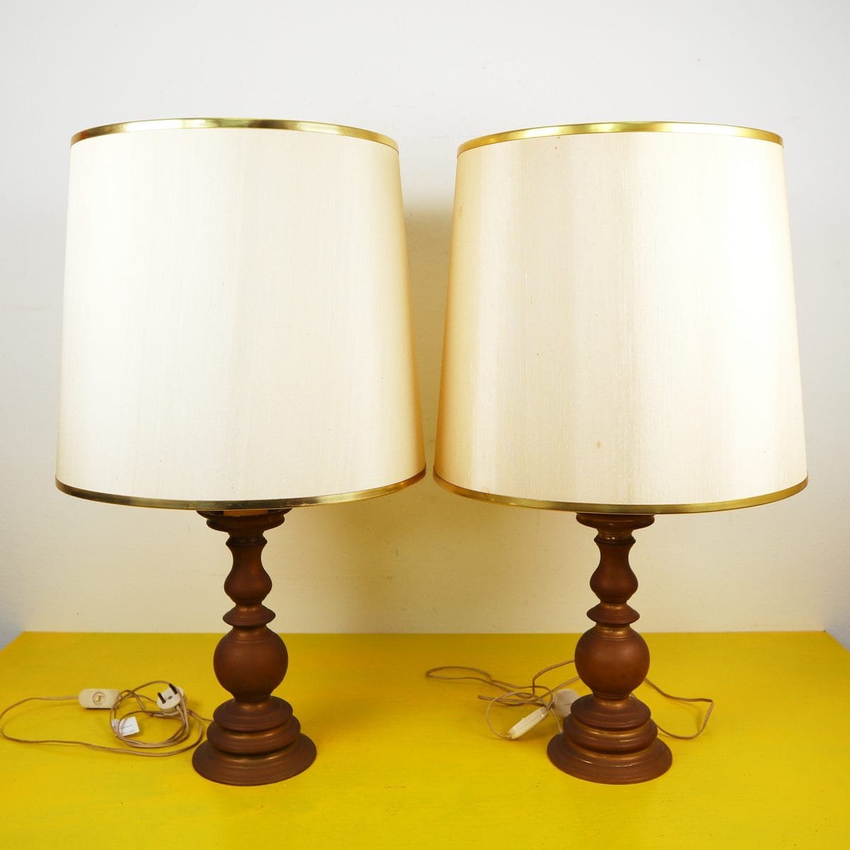 Vintage Table Lamps with Brass Base, Set of 2 for sale at Pamono