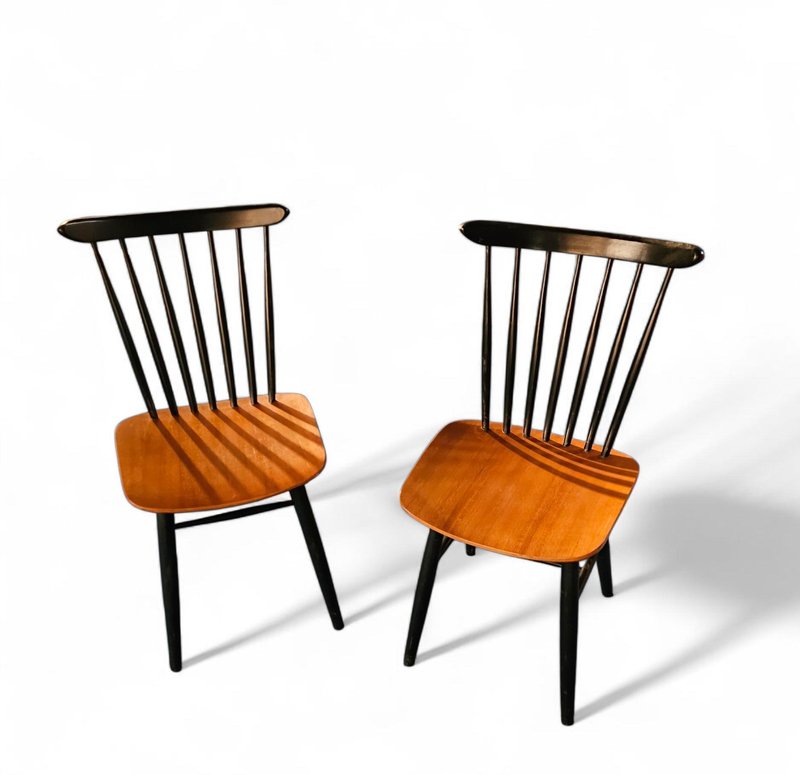 Spindle Back Dining Chairs with Curved Seats in Teak from Pastoe ...
