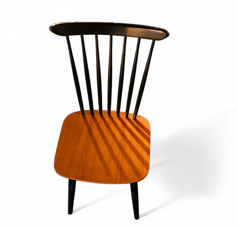 Spindle Back Dining Chairs with Curved Seats in Teak from Pastoe ...