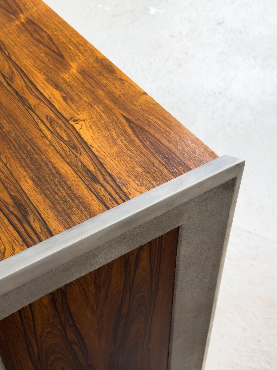 Enfilade en Palissandre, Chrome et Verre Fumé attribuée à Richard Young ...