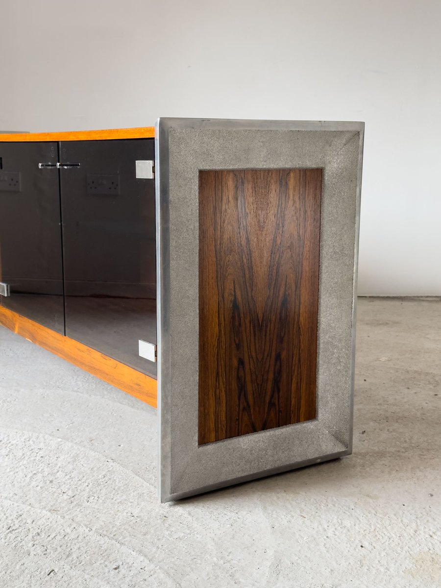 Enfilade en Palissandre, Chrome et Verre Fumé attribuée à Richard Young ...