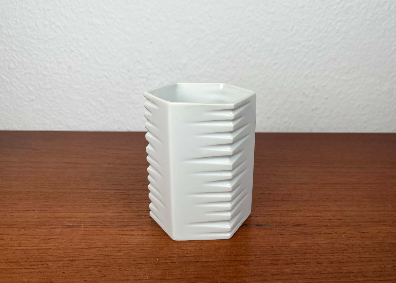 Vintage German White Porcelain Vase, 1980s for sale at Pamono