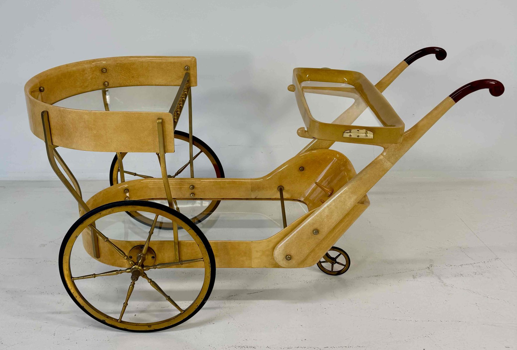 Italienischer Vintage Barwagen aus Pergament & Messing von Aldo Tura ...