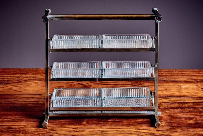 Etagère de Comptoir en Chrome et Verre attribuée à Jacques Adnet ...