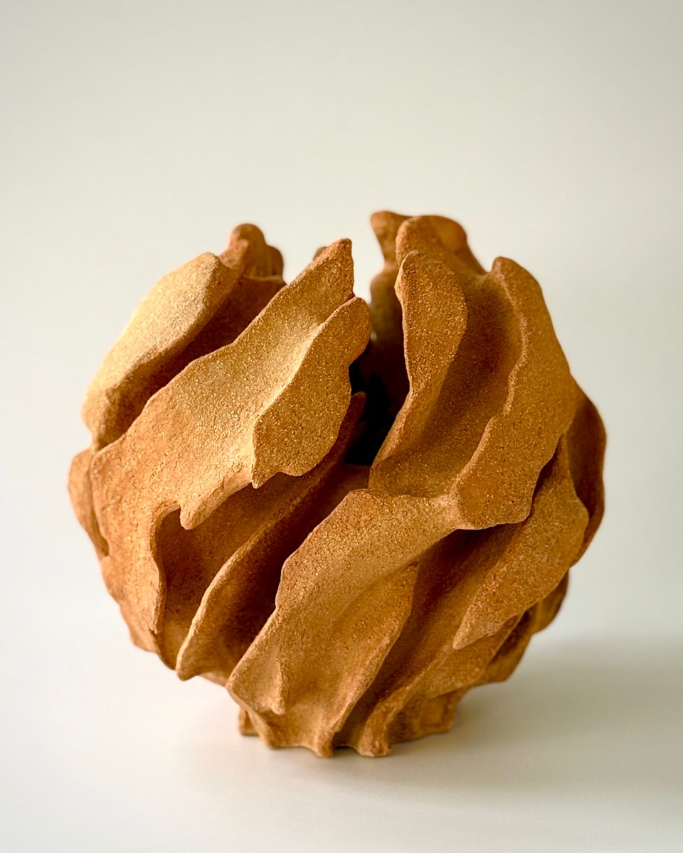 Geoma Kurinuki 11 Sculpture by Pellizco Cerámica for sale at Pamono