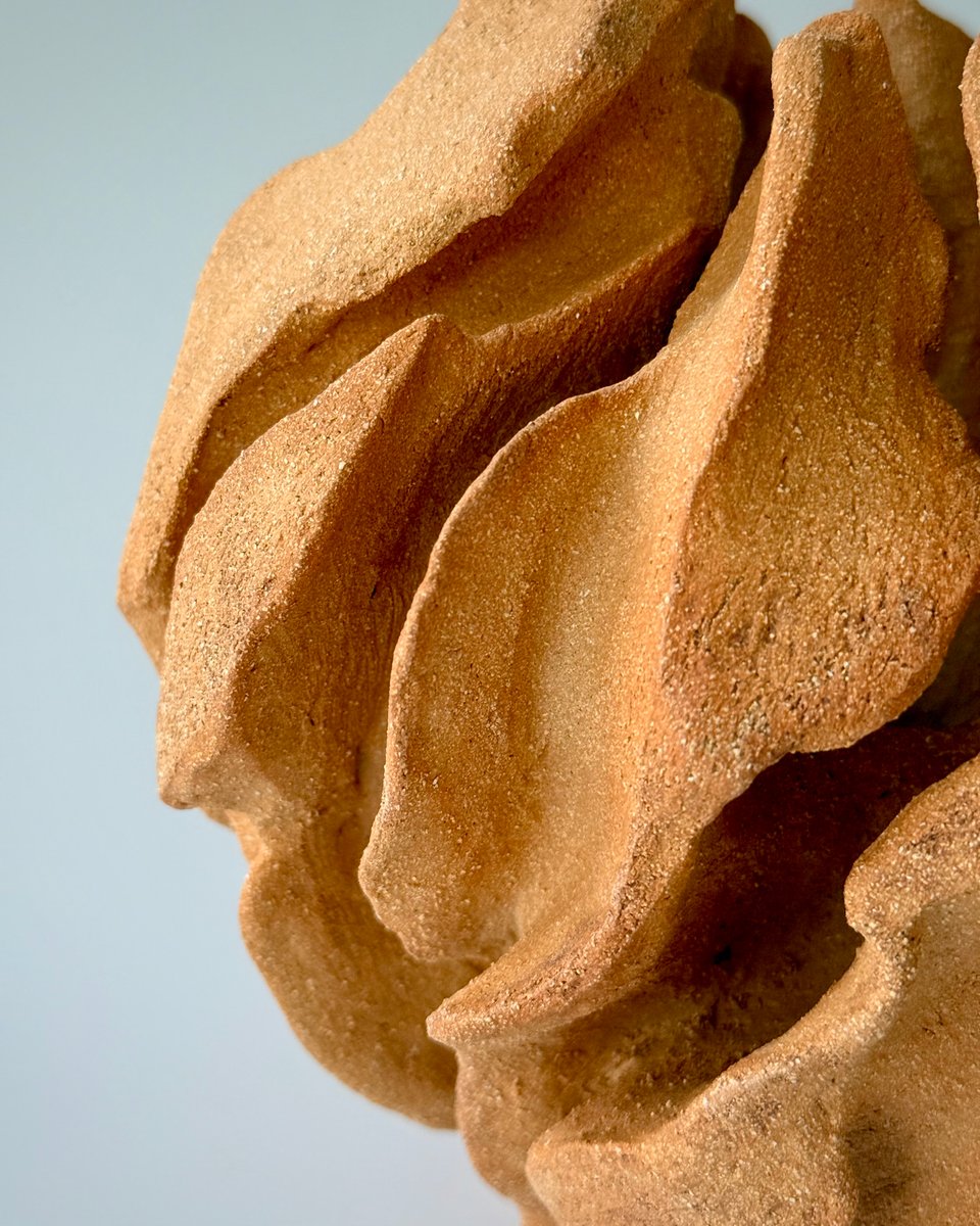 Geoma Kurinuki 11 Sculpture by Pellizco Cerámica for sale at Pamono