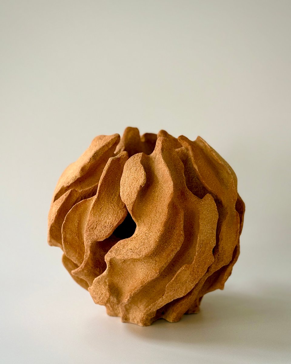 Geoma Kurinuki 11 Sculpture by Pellizco Cerámica for sale at Pamono