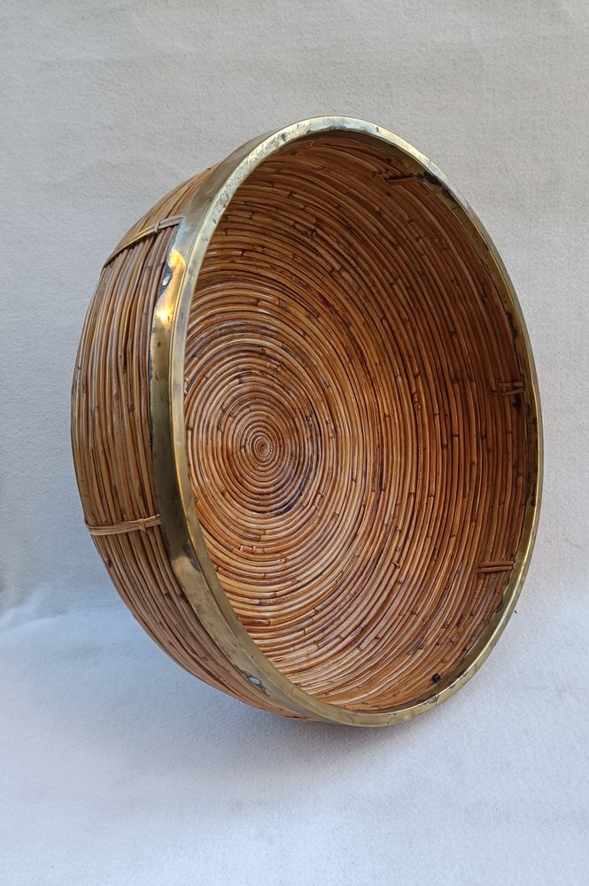 Grand Panier en Osier avec Bord en Laiton, 1970s en vente sur Pamono