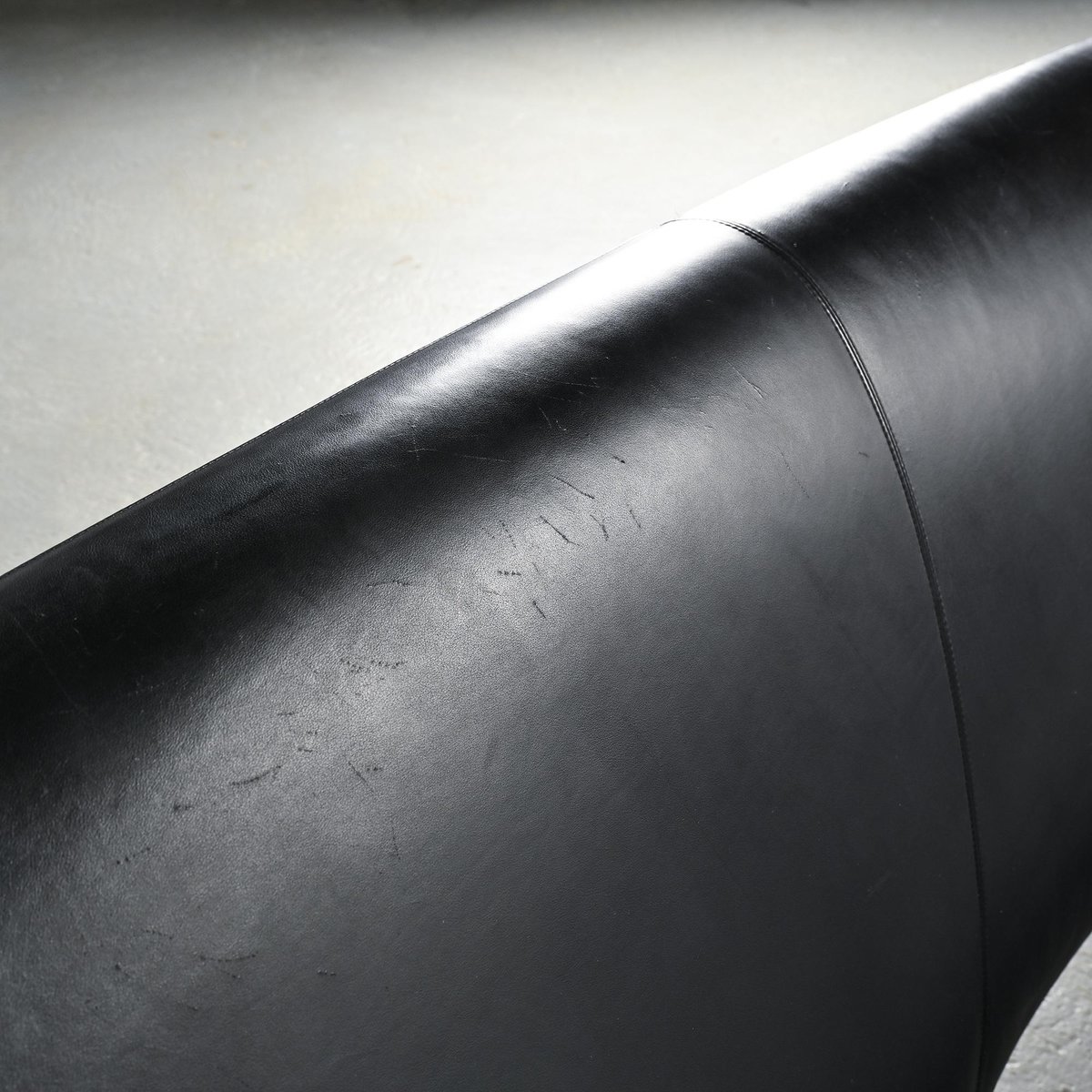 Divano Moon System in pelle nera di Zaha Hadid per B&B Italia, 2007 in ...