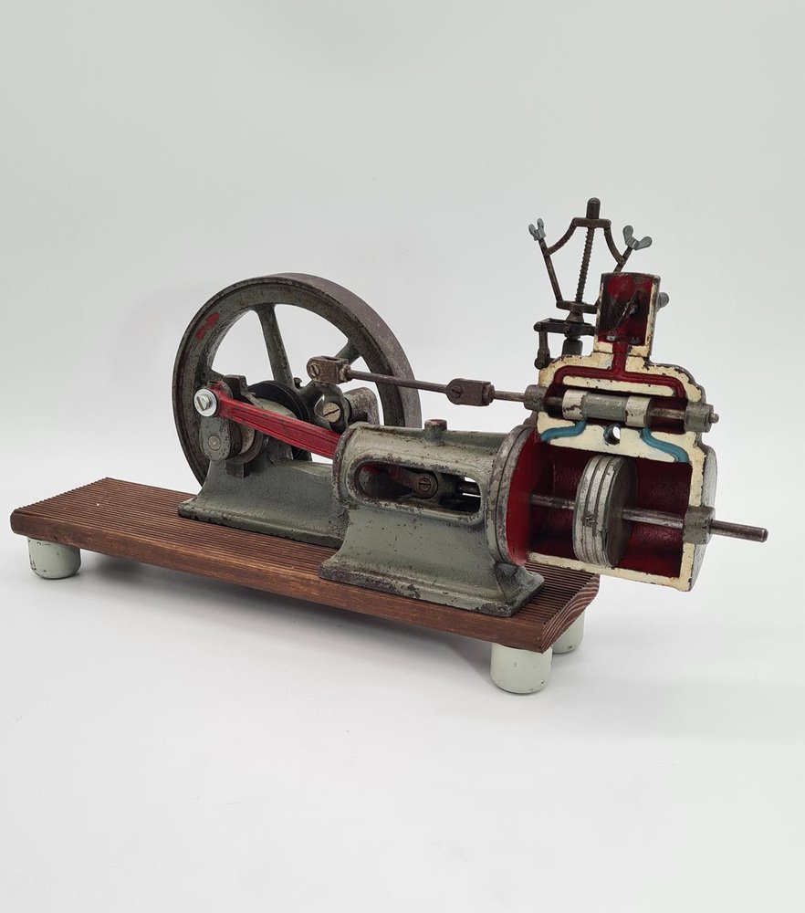 Modello educativo di motore a vapore del XX secolo, anni '50 in vendita ...