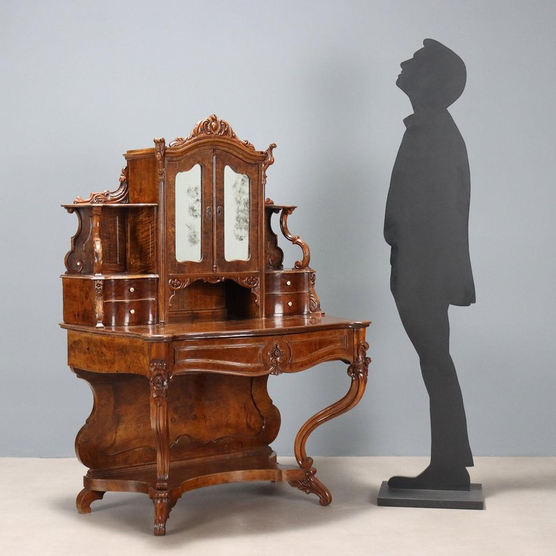 Louis Philippe Writing Desk in Walnut and Walnut Feather for sale at Pamono