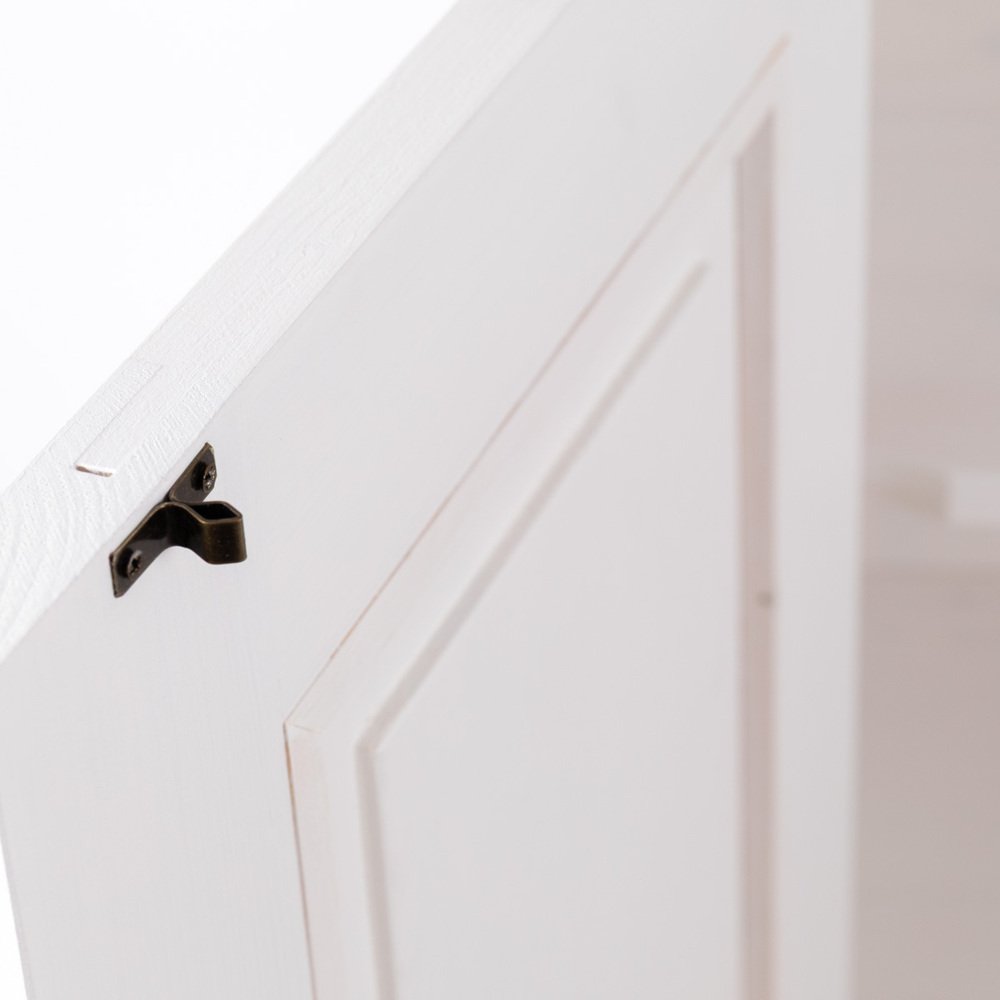 Weiß lackiertes WH65 Buffet aus Weichholz von Zeitlos By Drozd bei ...