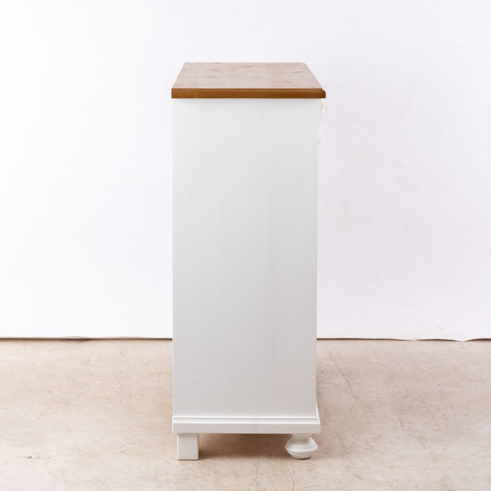 Weiß lackiertes WH65 Buffet aus Weichholz von Zeitlos By Drozd bei ...