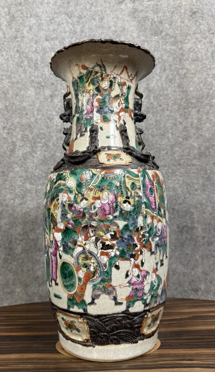 Vase de Forme Balustre en Faïence avec Figures et Reliefs, 1800s en ...