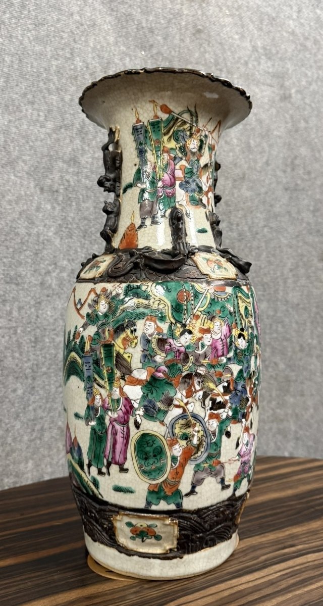 Vase de Forme Balustre en Faïence avec Figures et Reliefs, 1800s en ...