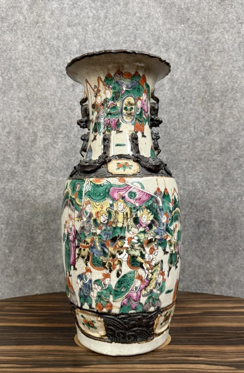 Vase de Forme Balustre en Faïence avec Figures et Reliefs, 1800s en ...