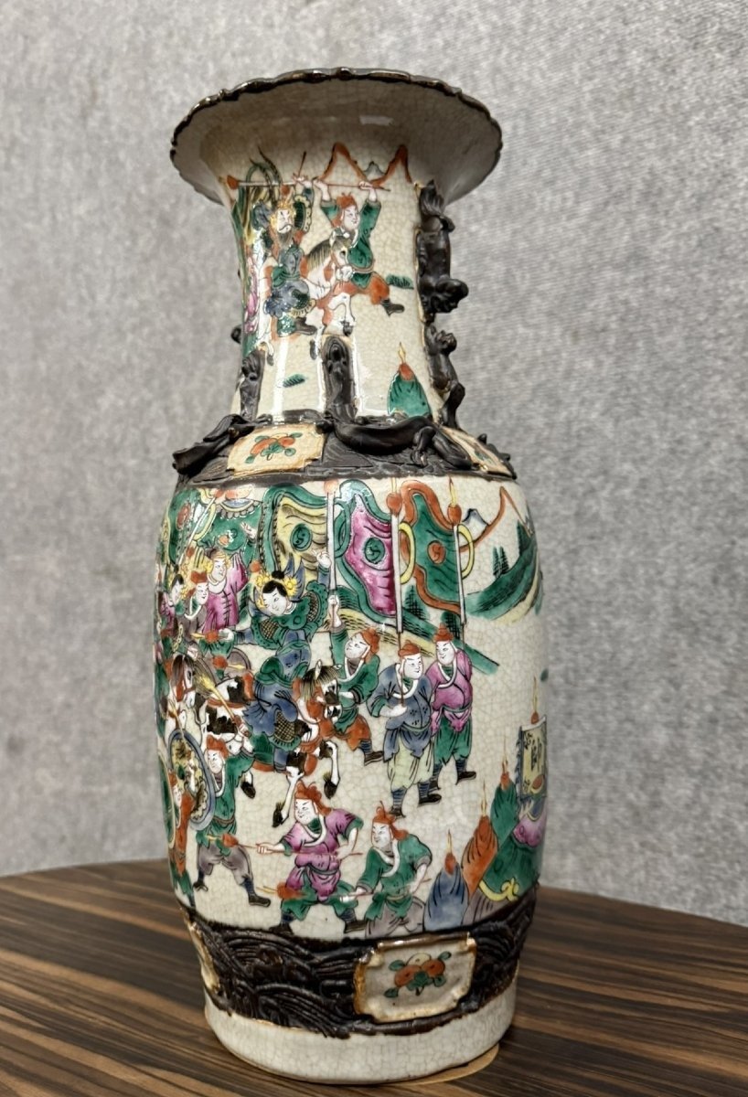 Vase de Forme Balustre en Faïence avec Figures et Reliefs, 1800s en ...