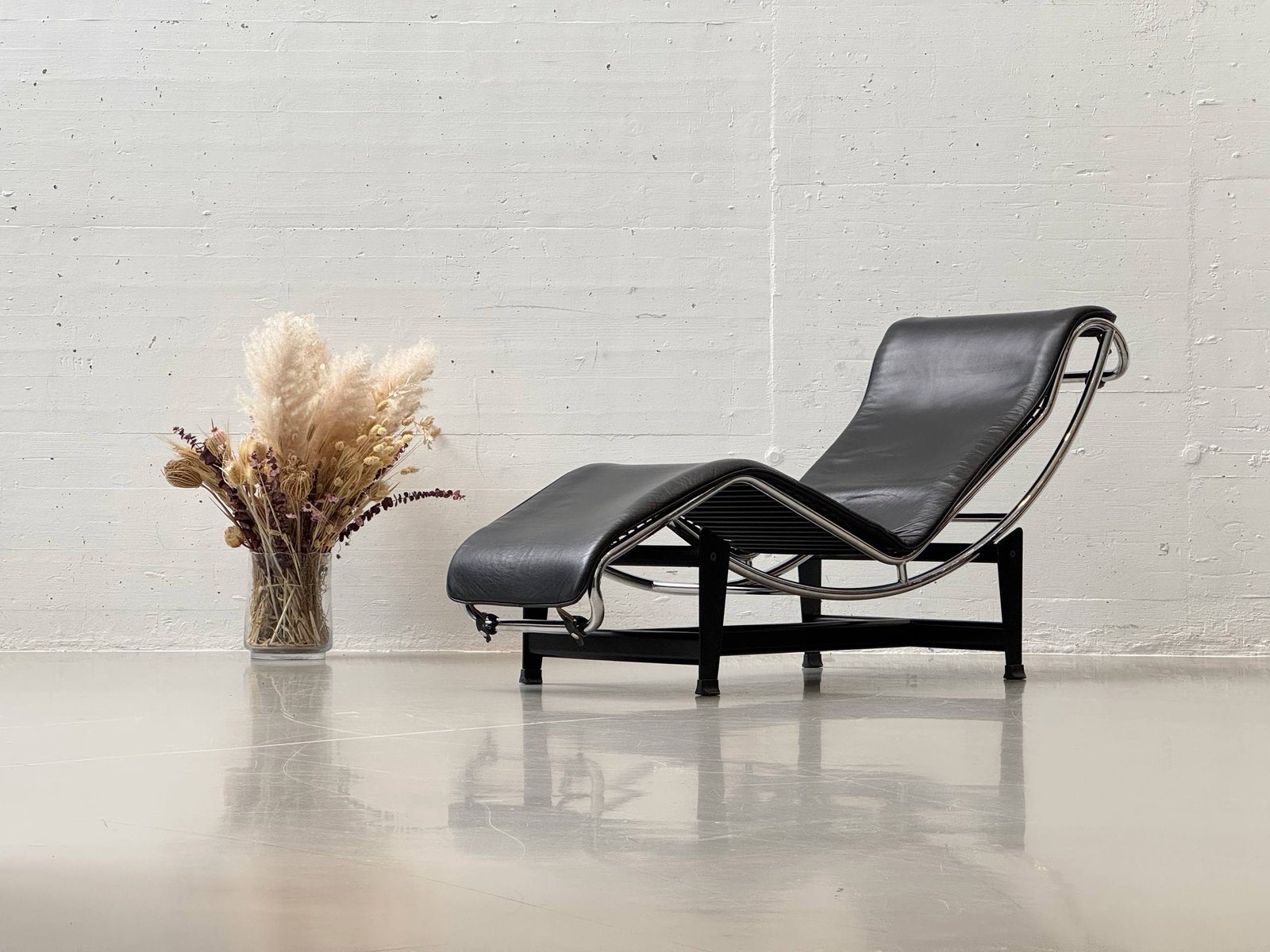 LC4 Chaise Longue from Cassina, 1970s for sale at Pamono