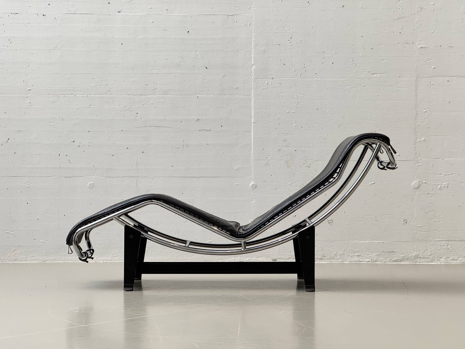 LC4 Chaise Longue from Cassina, 1970s for sale at Pamono