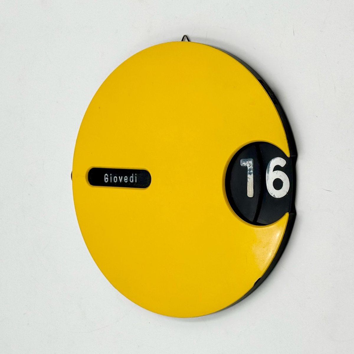 Italian Perpetual Wall Calendar in Yellow Plastic, 1970s for sale at Pamono