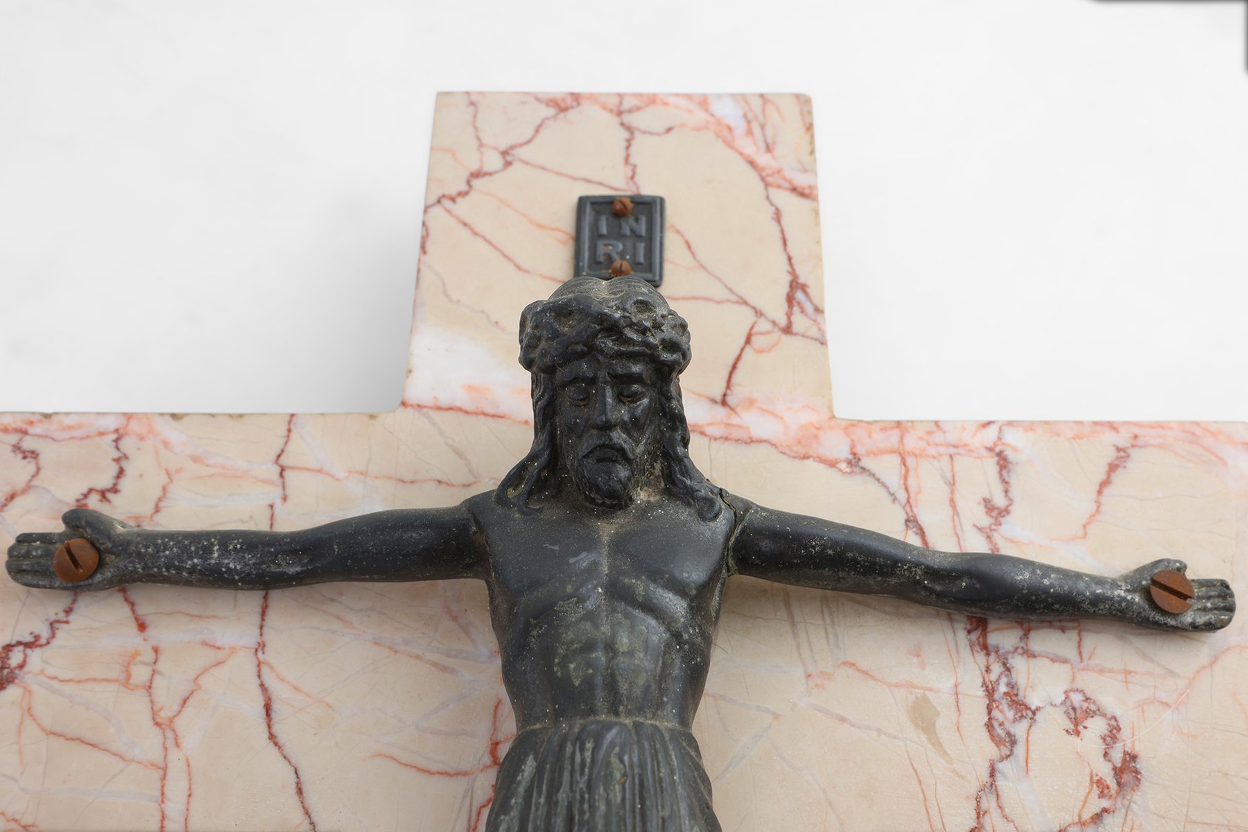 Crucifix en Bronze et en Marbre, Belgique, 1920s en vente sur Pamono