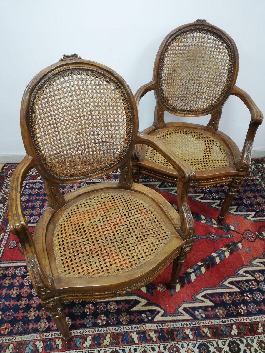 Poltrone Luigi XVI in paglia di Vienna e noce, inizio XIX secolo, set ...