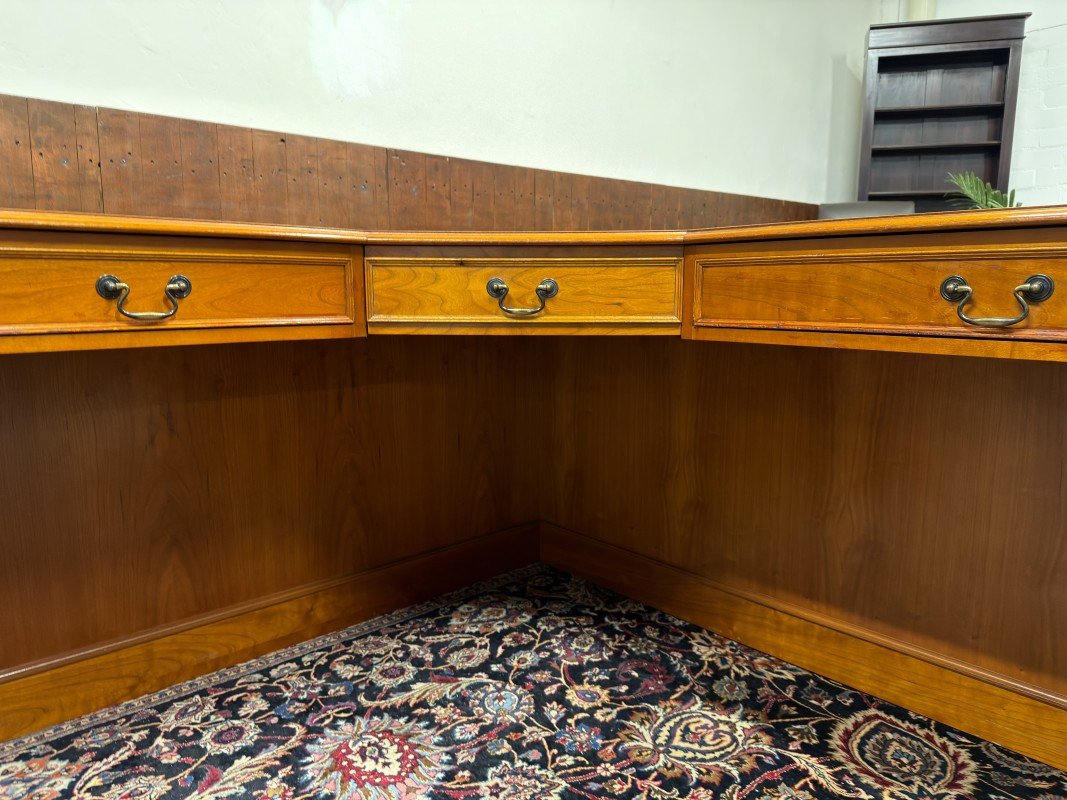 English Chesterfield Corner Desk for sale at Pamono