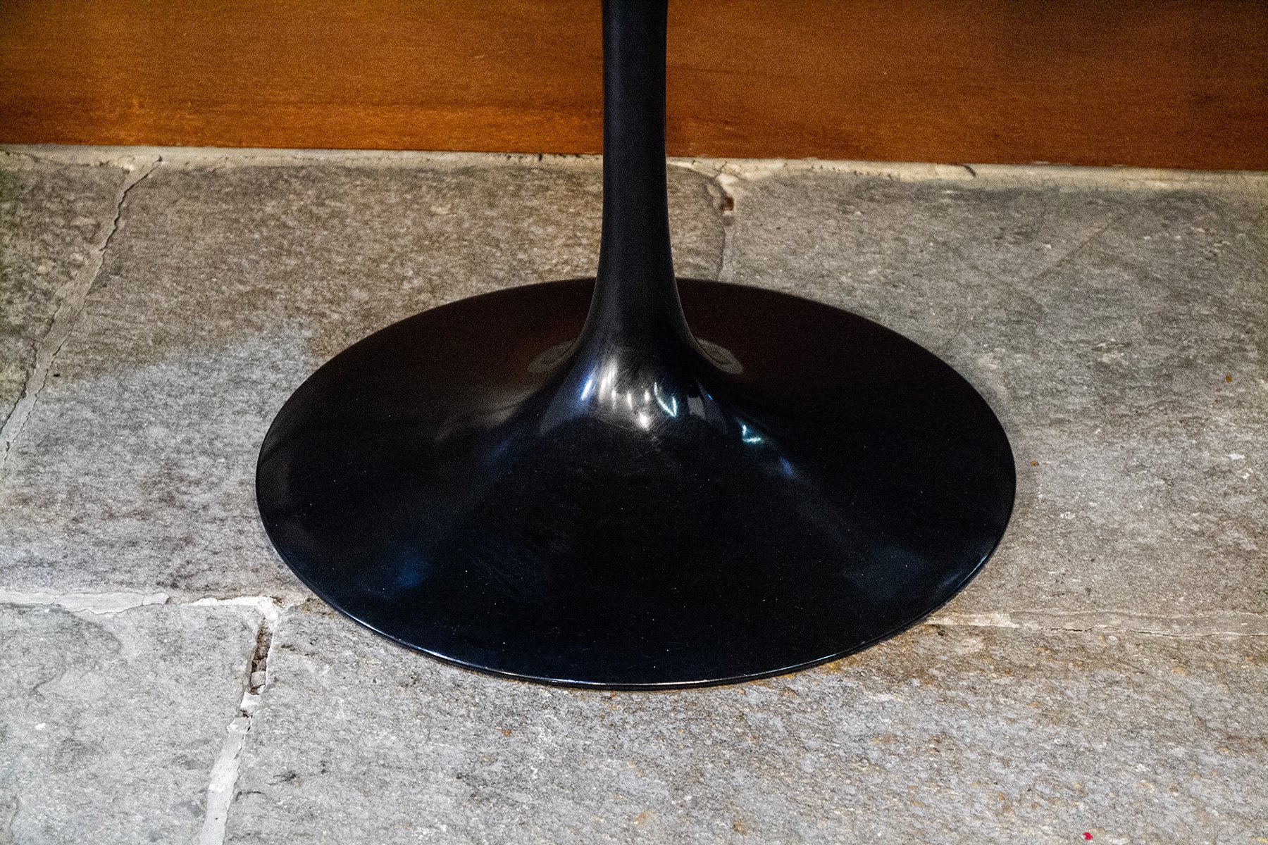 Table Basse Tulip Ovale avec Plateau en Marbre par Eero Saarinen pour ...