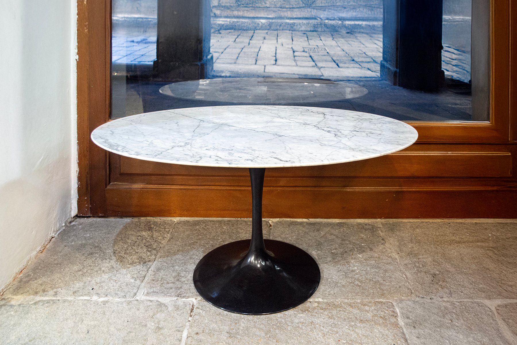 Table Basse Tulip Ovale avec Plateau en Marbre par Eero Saarinen pour ...