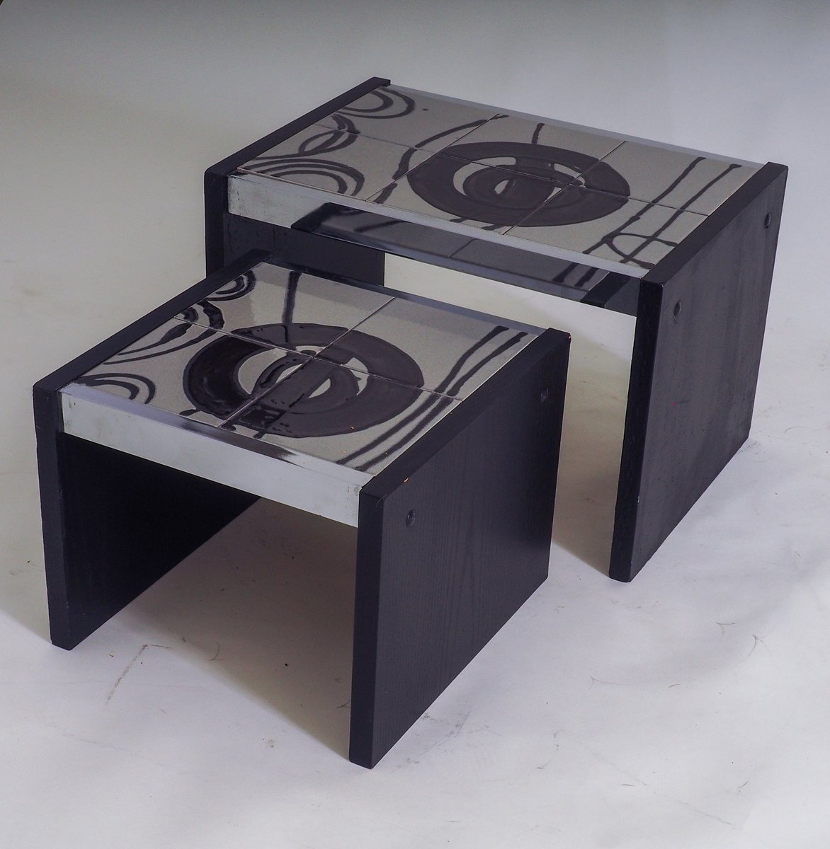 Tables Gigognes Vintage en Carrelage, 1970s, Set de 2 en vente sur Pamono