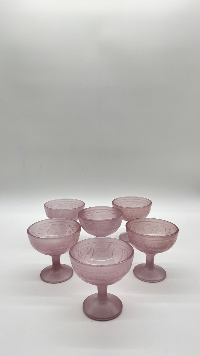 Vintage Art Deco Pink Glass Fruit Bowls, 1950s, Set of 6 for sale at Pamono