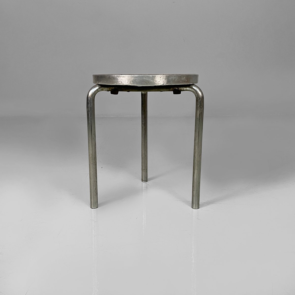 Mid-Century Modern Italian Round Stool in Metal and Red Laminate, 1960s ...