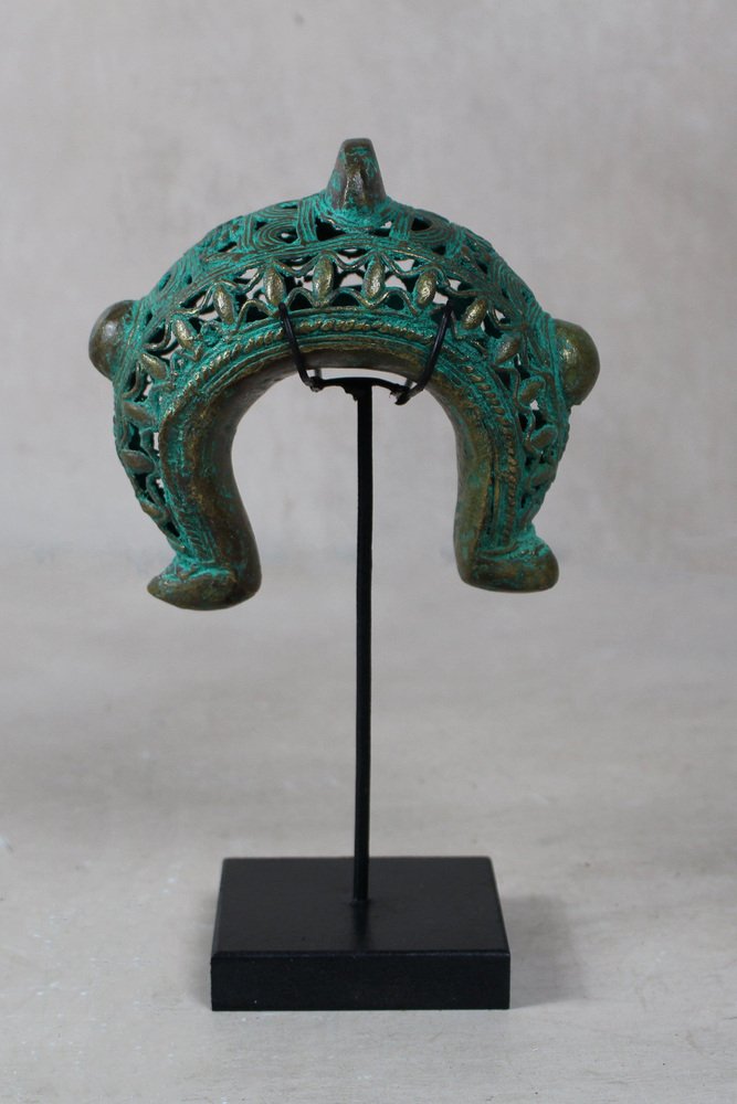 Bracelet Jonc Benin Bronze sur Socle en vente sur Pamono