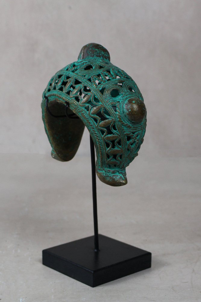 Bracelet Jonc Benin Bronze sur Socle en vente sur Pamono