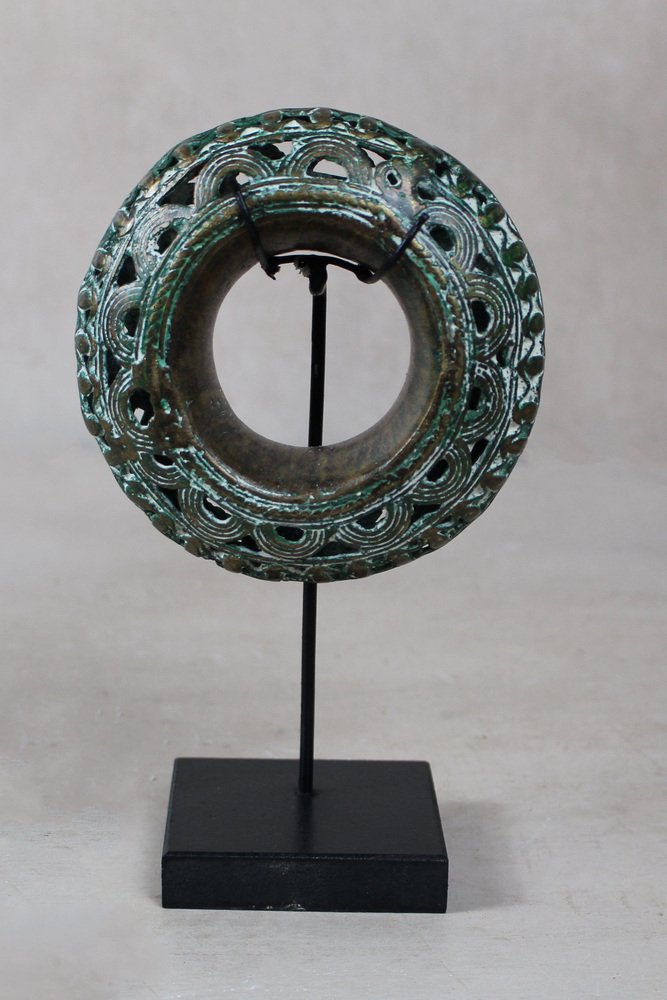 Bracelet Jonc Benin Bronze sur Socle en vente sur Pamono