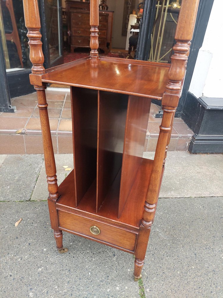 Support Whatnot à Trois Niveaux en Acajou en vente sur Pamono