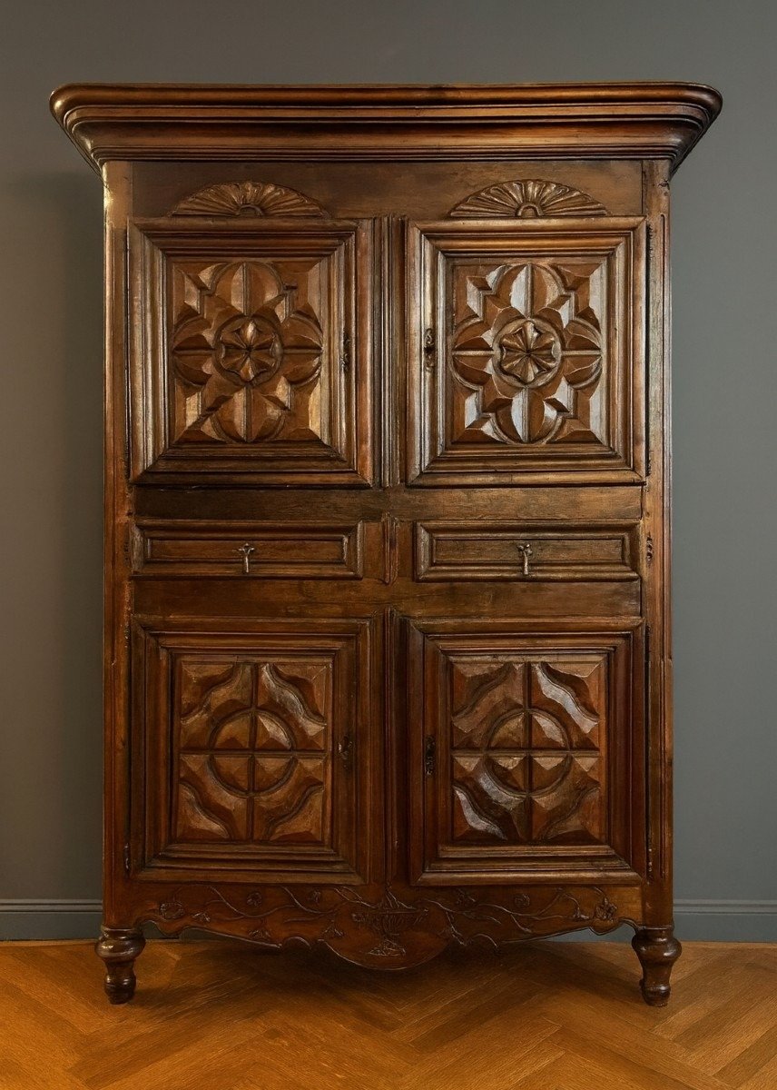 Antique Four-Panel Cabinet in Walnut, 1700s for sale at Pamono